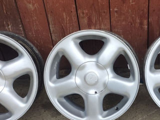 Vînd 4 discuri in stare buna vreu la le vind ca stau degeaba