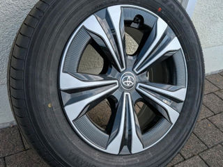 5x114.3 R18 Toyota cu anvelope 235/60 R18