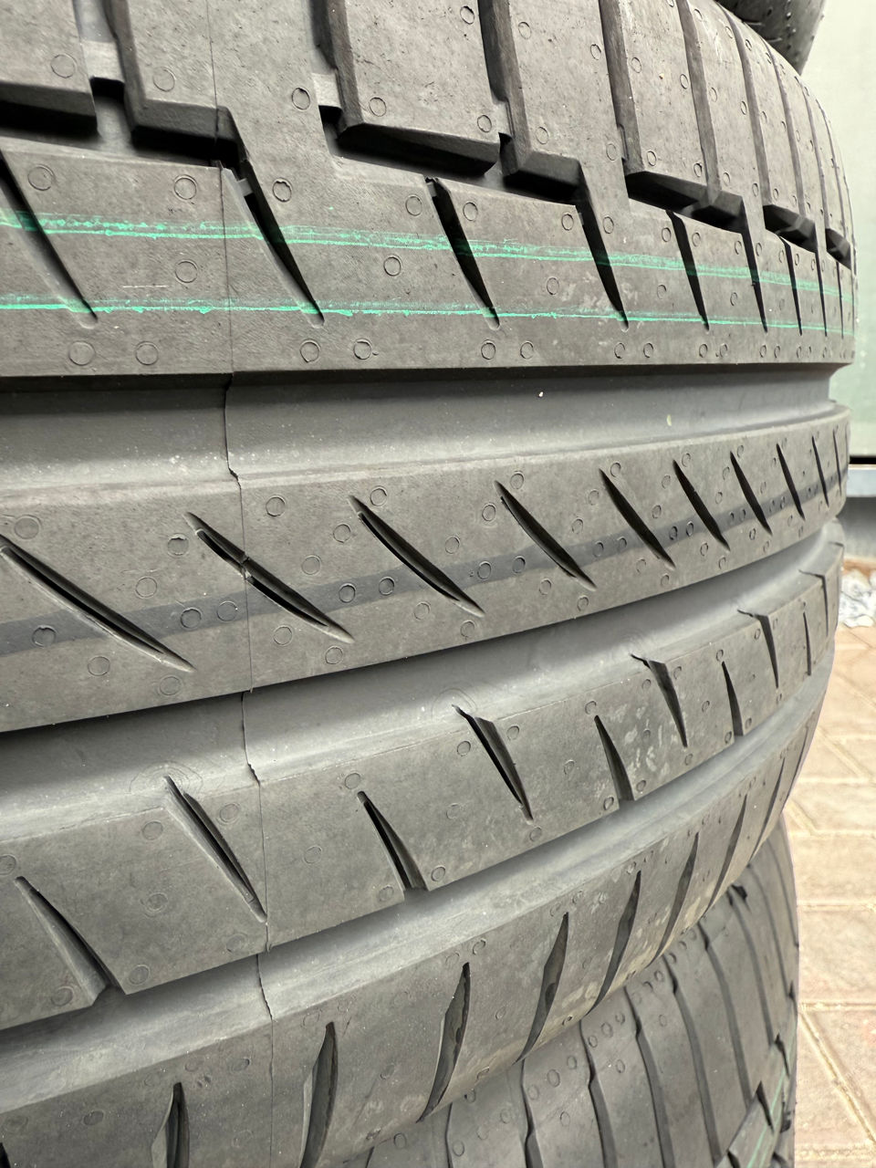 235/50R19 Continental Noi