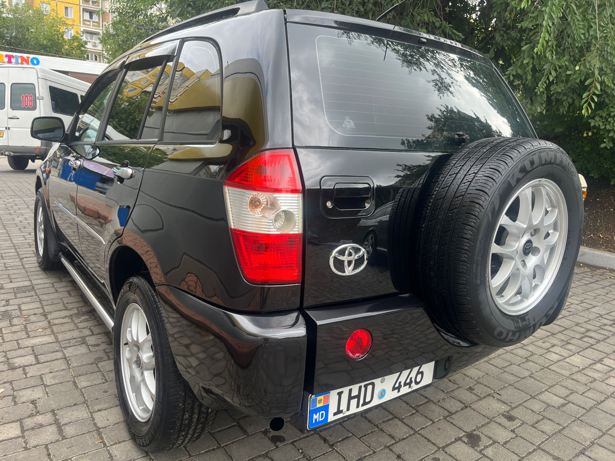 Toyota Rav 4 an. 2008 cu rulaj 127000 km, Benzină, 5200
