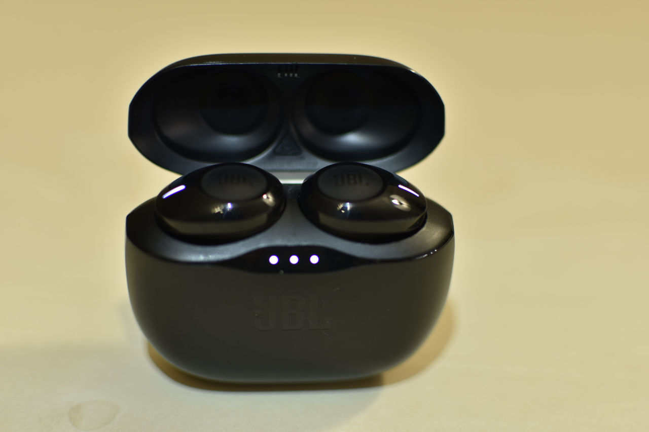 Vand casti JBL fara fir.