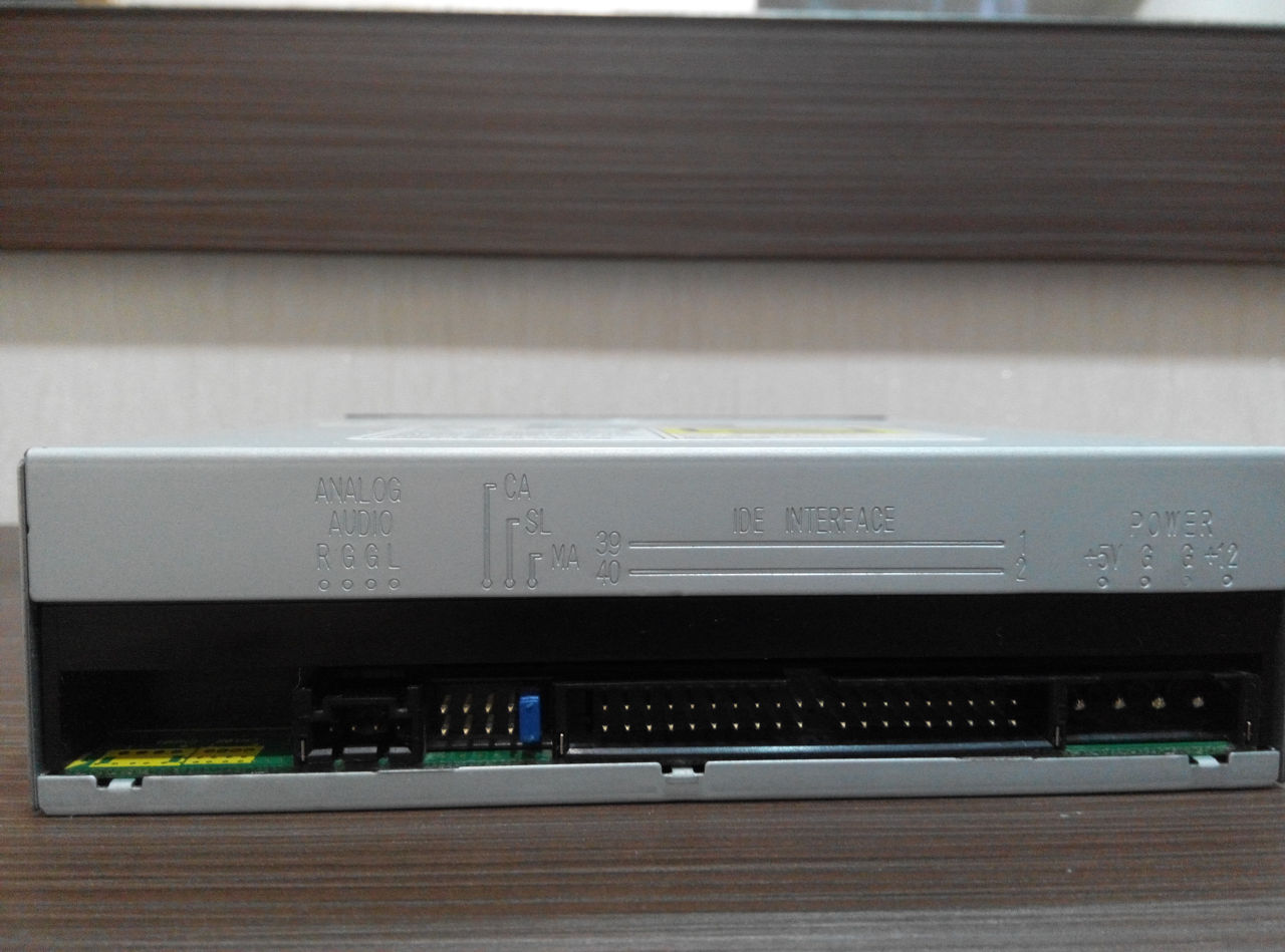 CD-ROM Sony / DVD-RW Asus (ide/pata)