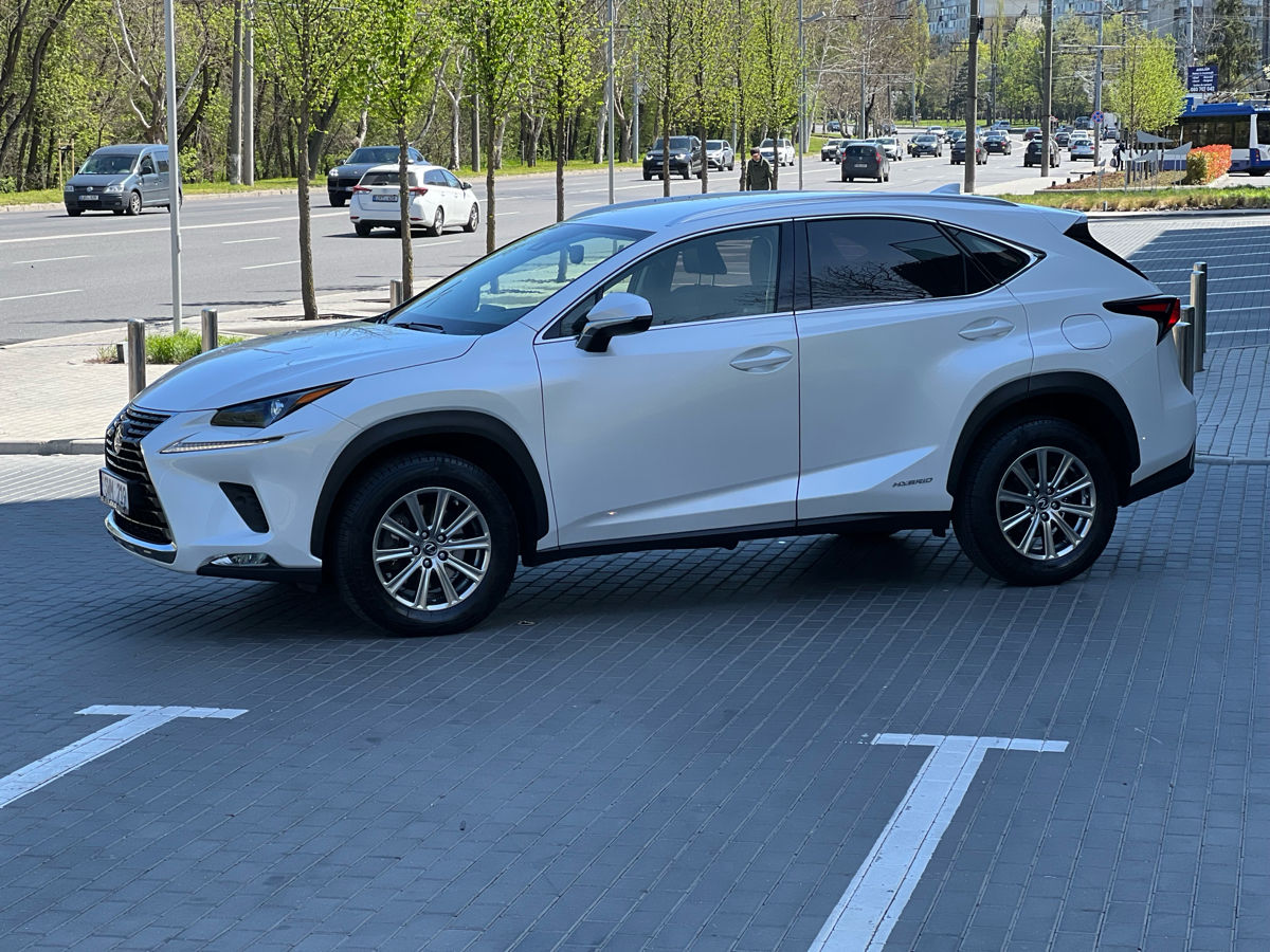 Lexus NX Series 2021 г. с пробегом 173000 км, Гибрид, 26333