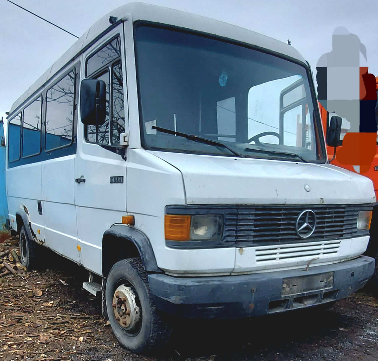 Dezmembrez mercedes 609 rex
