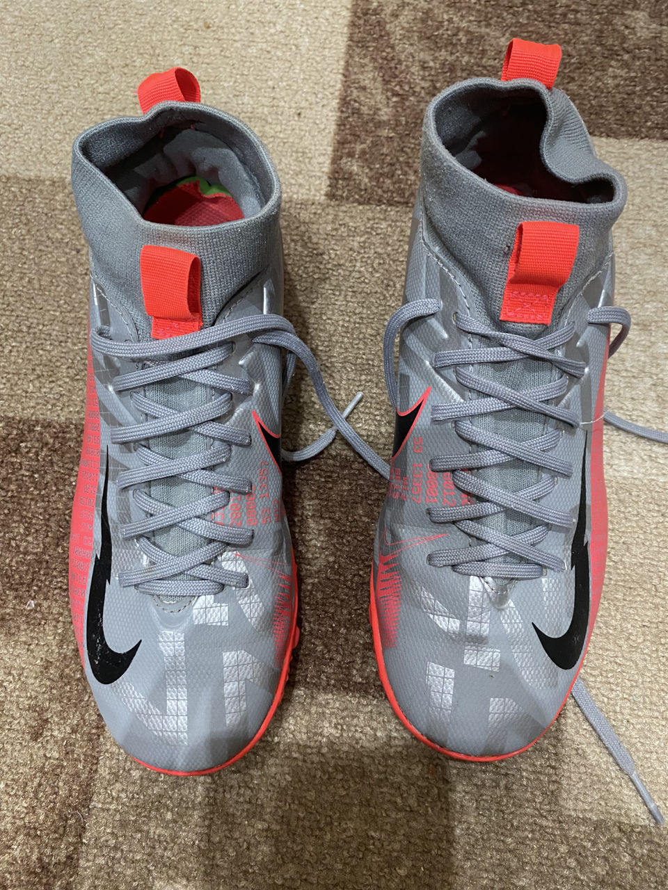 Продаю бампы Меркуриал Nike б/у 35 размер. Цена 500 лей.