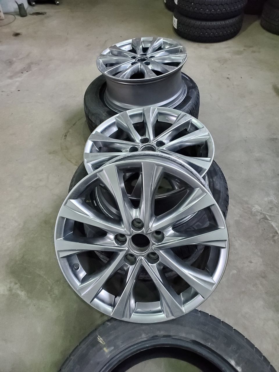 Vind 2 jante,la RAV 4 2017. Discuri titan.