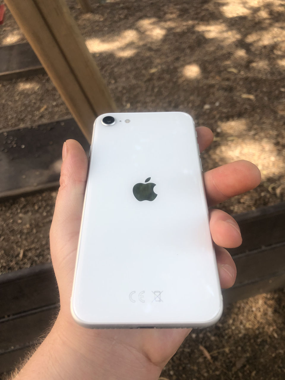 SE 2020 white 64gb
