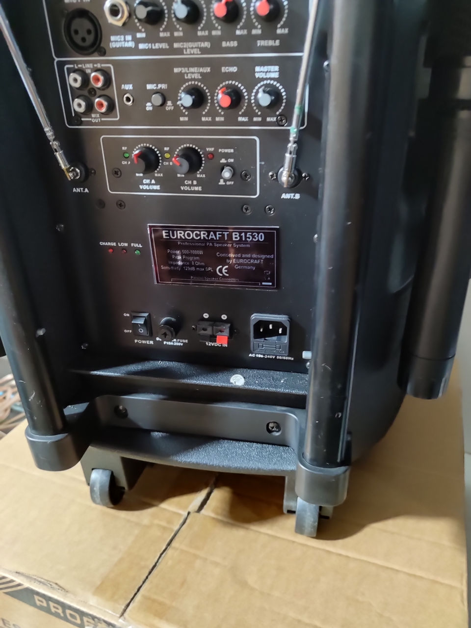 Boxa cu acumulator 350 w Bluetooth, 2 Microfoane Flashca ,Aux , usb, fm