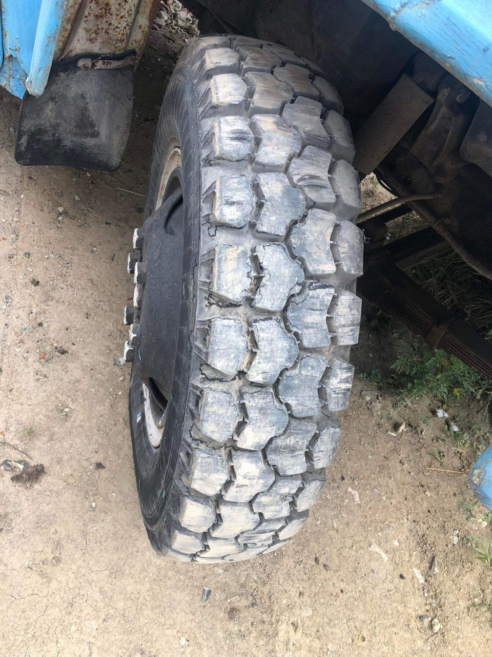 4x Anvelope vara 245/45 R 18; 6x roti Kama; Container