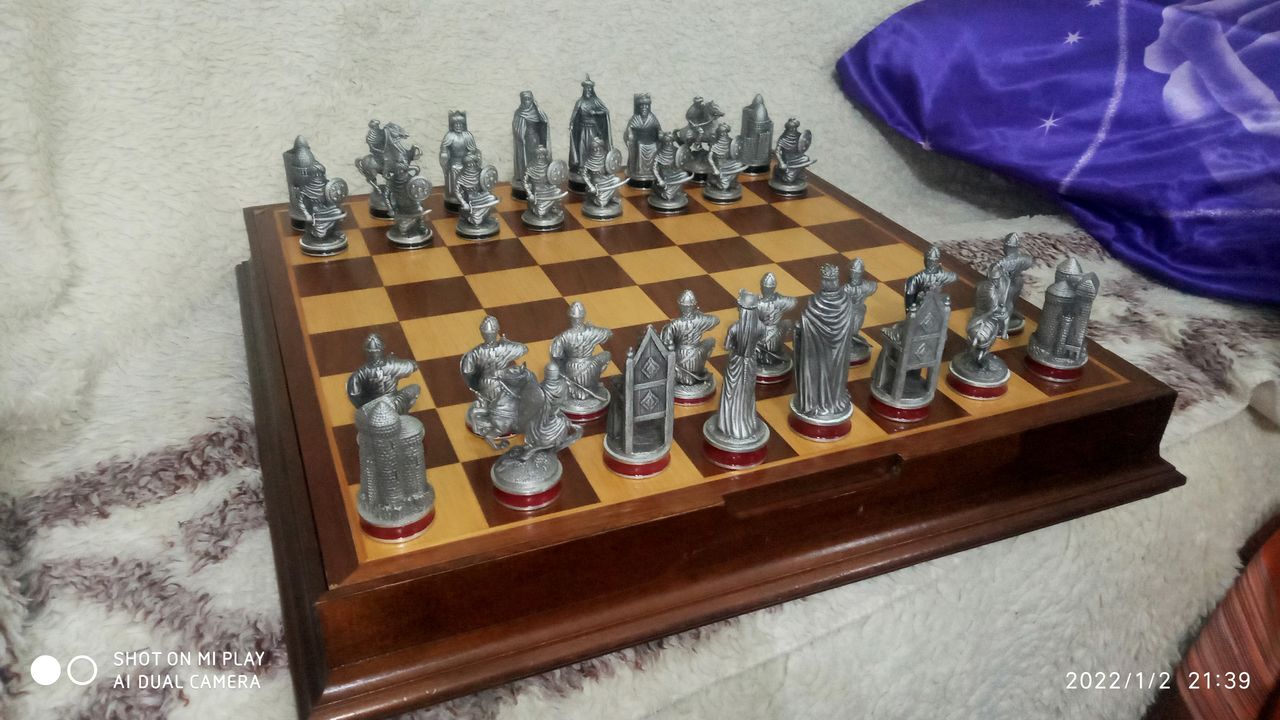Тяжёлые,оловянные шахматы.Made in Germany.1992 год.Крестоносцы против ...