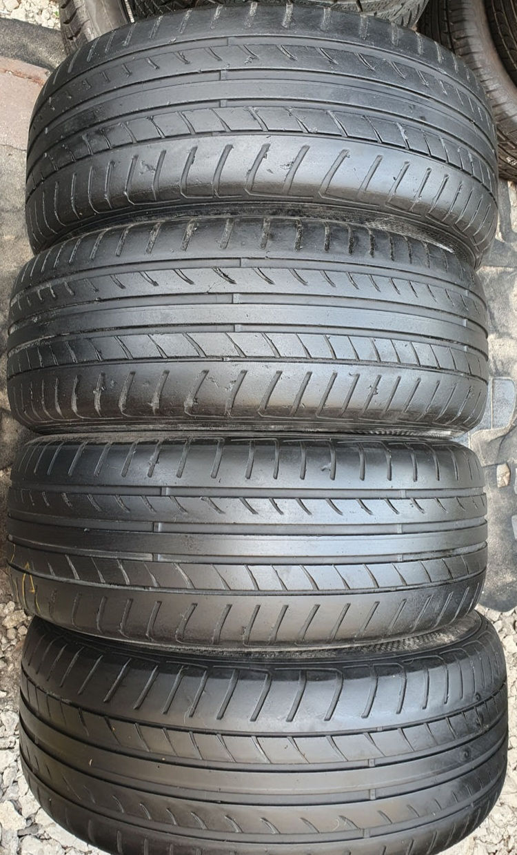 225/60/ R17- Dunlop.