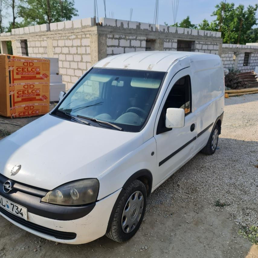 Opel Combo an. 2002 cu rulaj 230000 km, Diesel, 2300