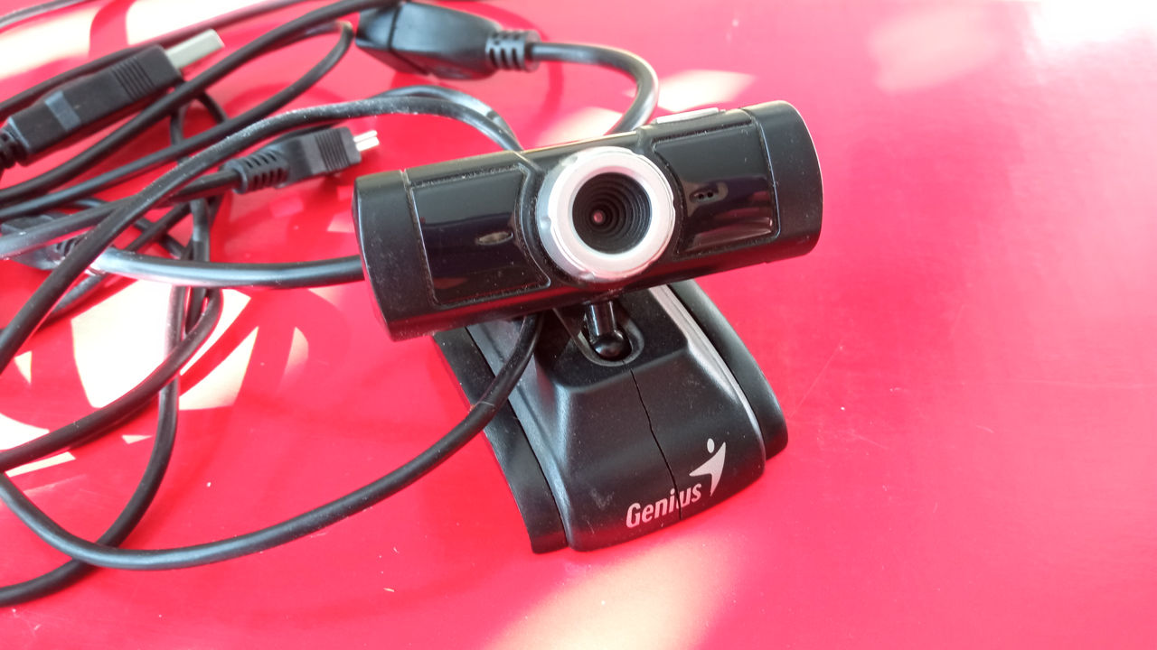 Продам веб камеру Genius Eye 110