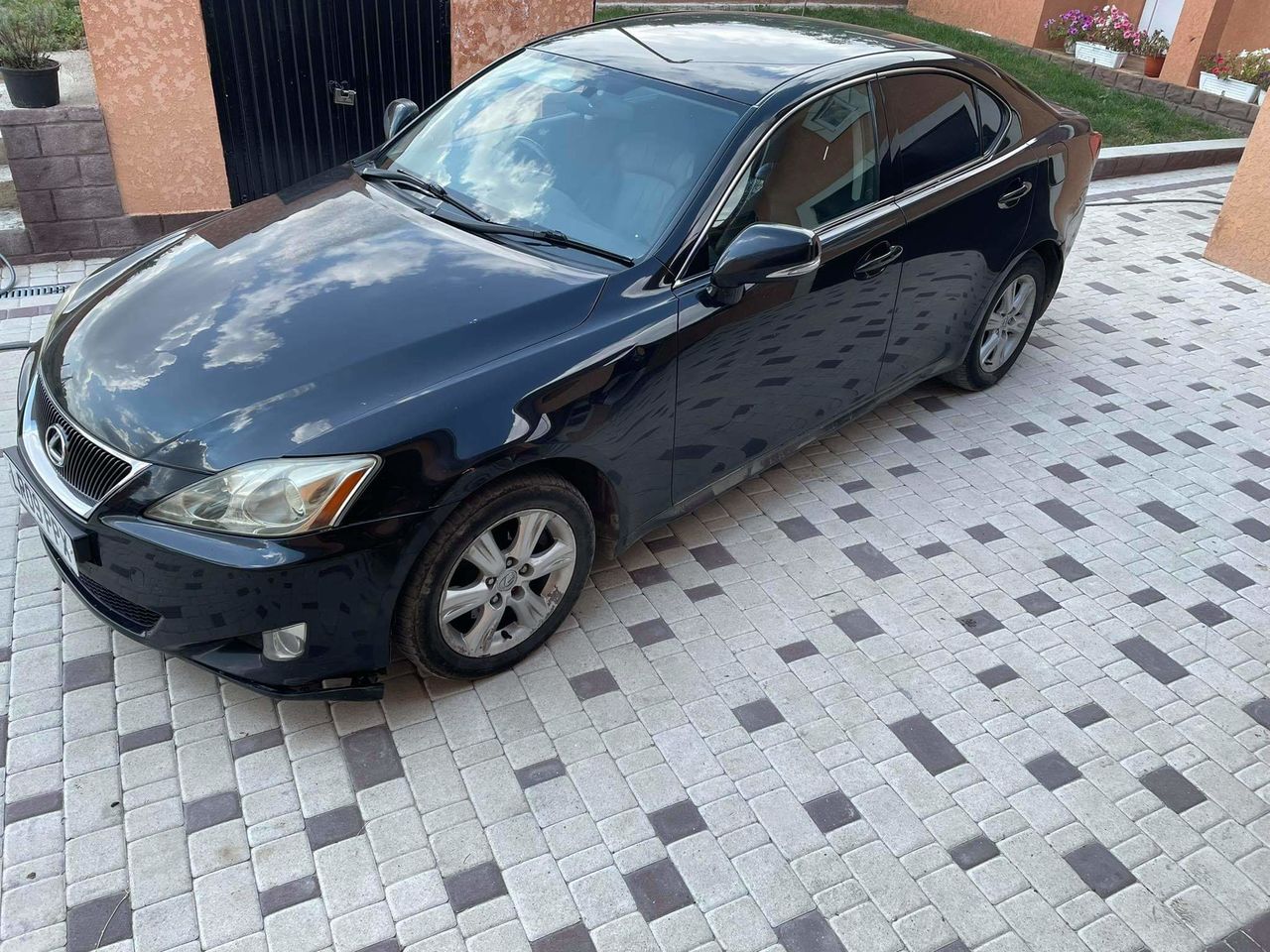 Lexus is 220 D