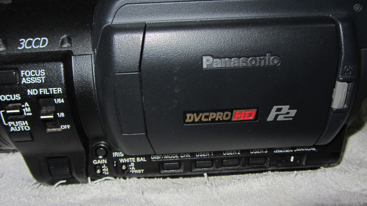 Panasonic Pro AG-HVX200 3CCD P2/DVCPRO 1080i High Definition Camcorder ...