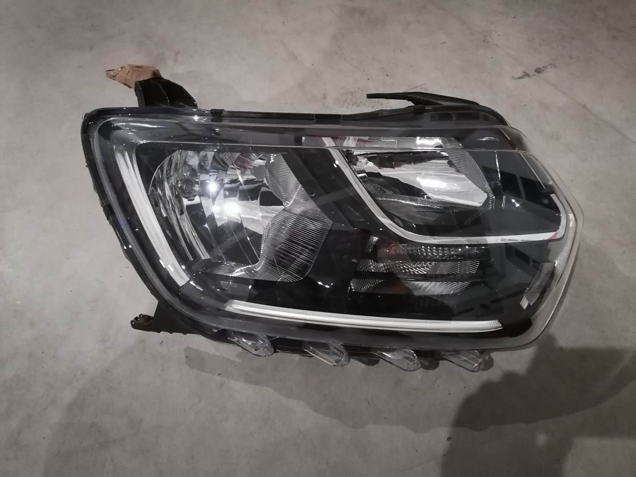 Фара правая передняя dacia duster 2 17 - 260101133r оригинал