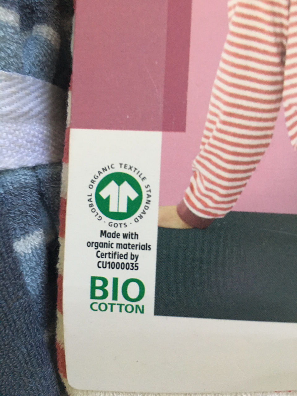 Pijame absolut noi, ambalate, pot fi oferite drept cadou, sînt calde ...