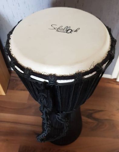 Перкуссия, джембе. Percuție, djembe.