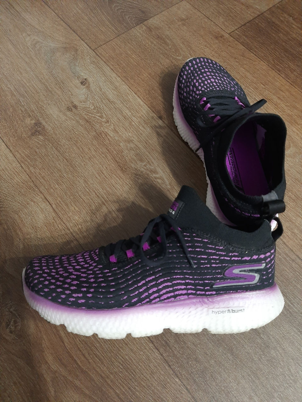 Женские фирменные кроссовки Skechers, размер 37,5
