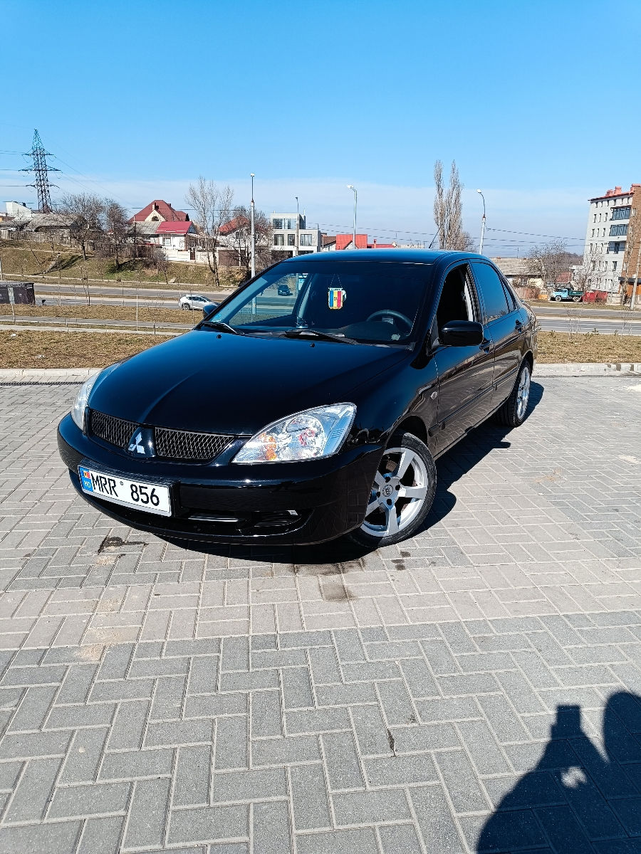 Mitsubishi Lancer an. 2009 cu rulaj 220000 km, Benzină, 4200