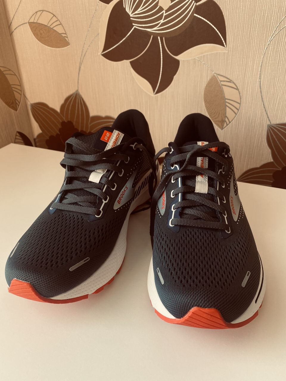 Adidasi Brooks