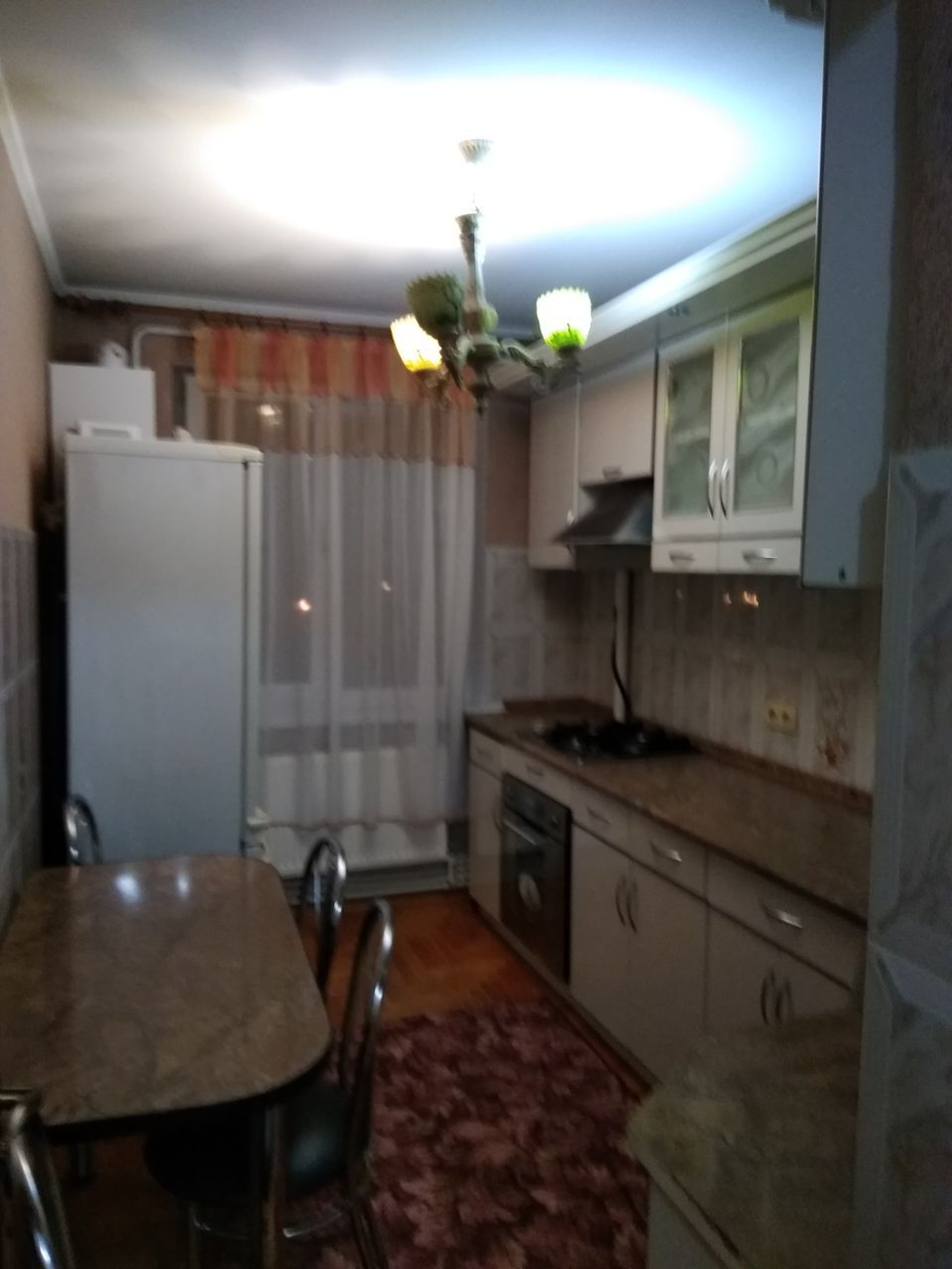 Apartament cu 3 camere se da in chirie Buiucani str.Alba Iulia,pret 250 ...