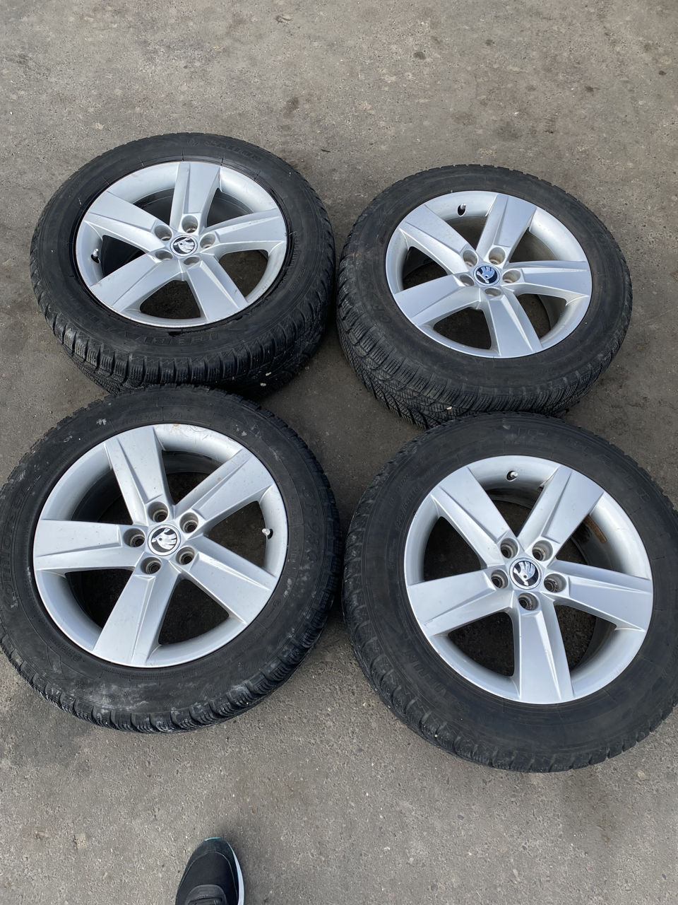 Anvelope + Discuri Skoda Rapid 5x100 R16