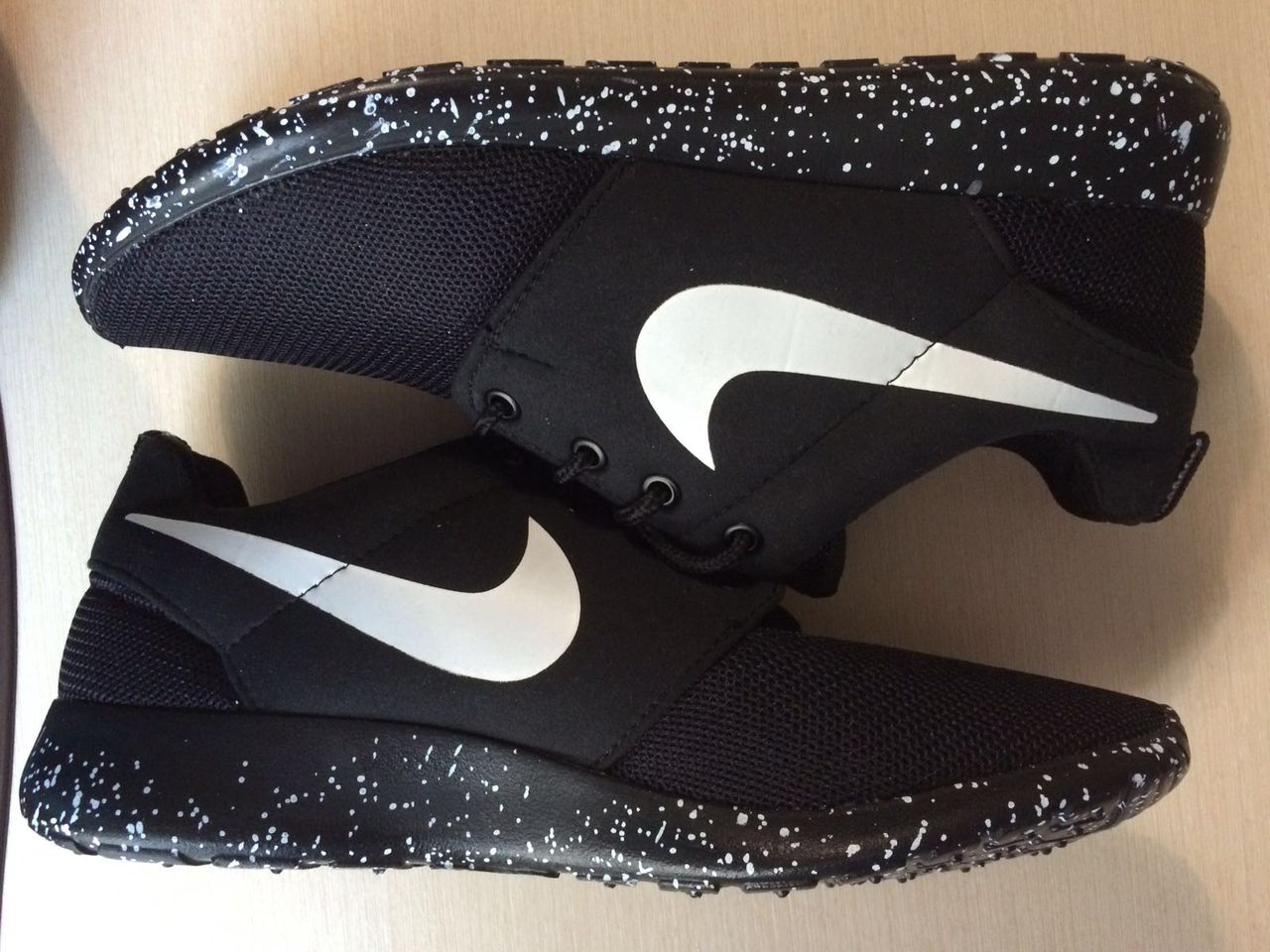 Nike Roshe Run cosmos noi pe loc !!( cu semn alb si semn negru )