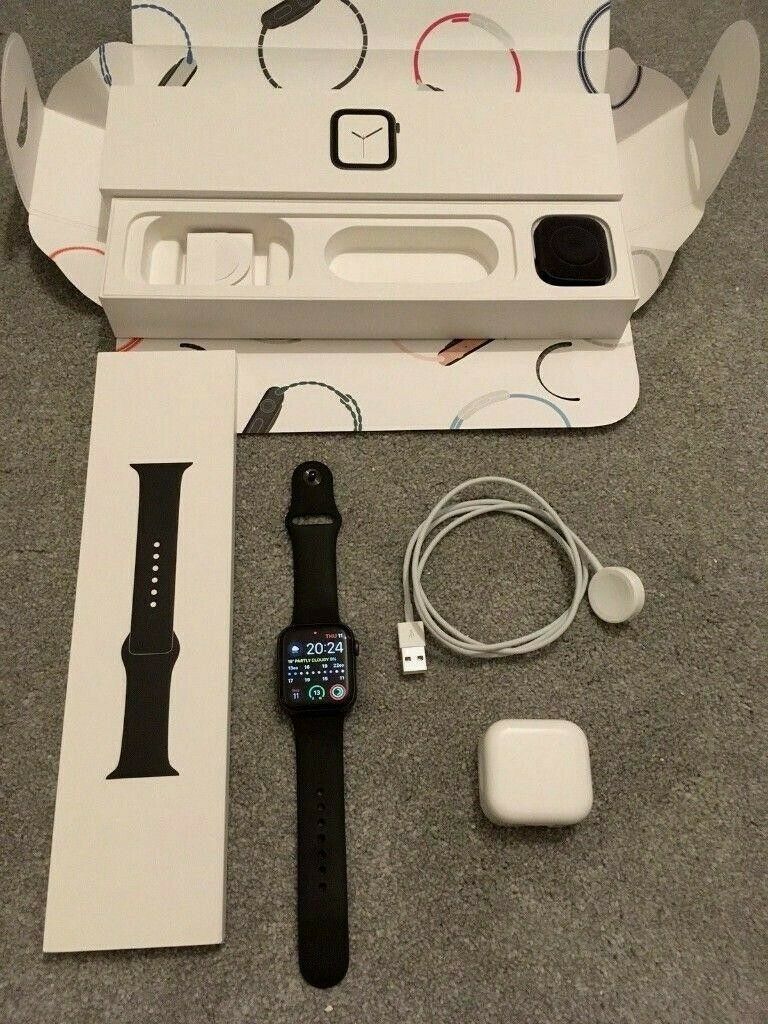 Apple Watch 4, 44 mm Space Gray