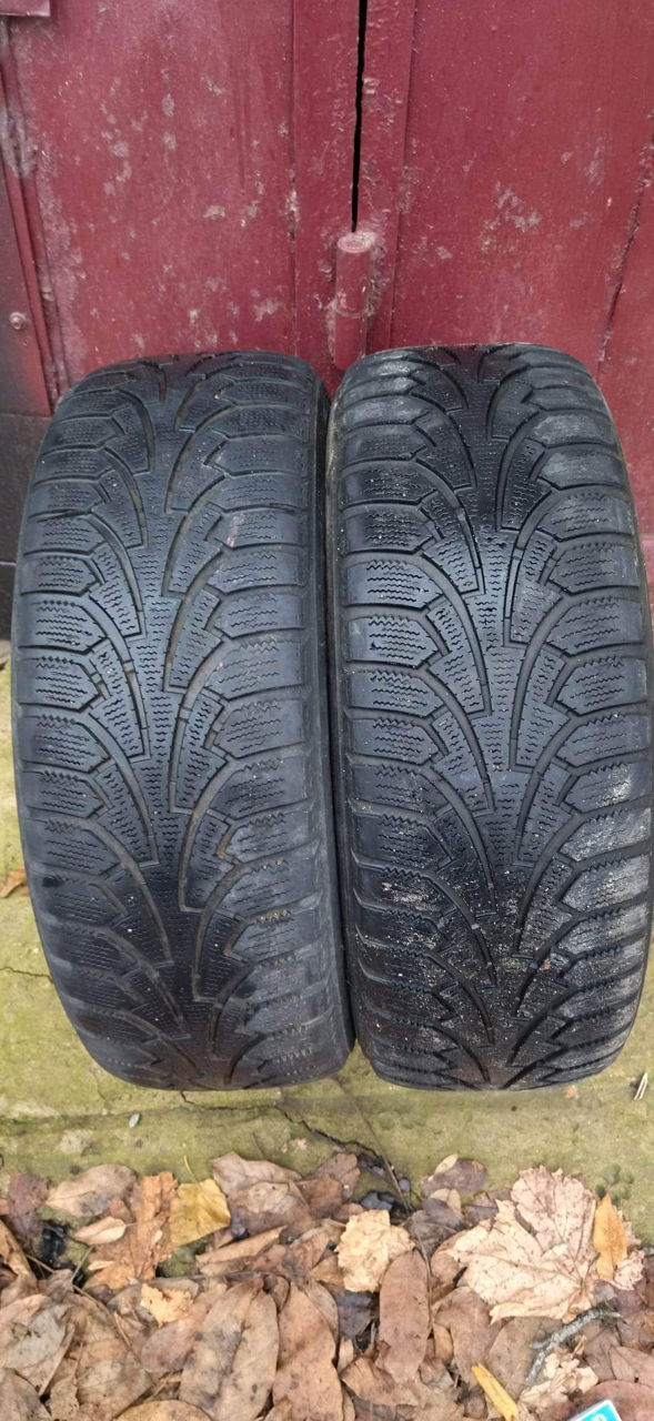 2 cauciucuri 205 60 R16 + 4 jante de fier la 1200 de lei toate.