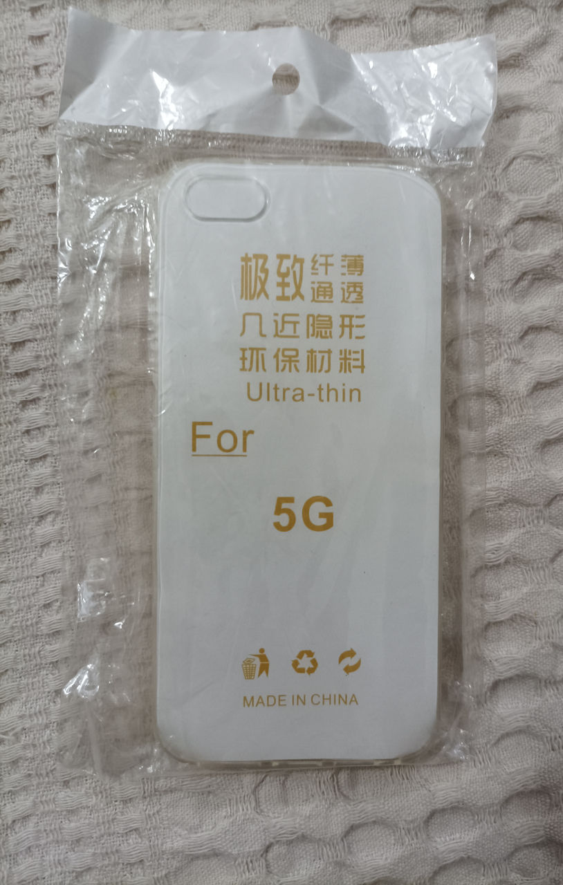 Продам чехлы б/у на IPHONE 11 и новый чехол на IPHONE 5, 5SE