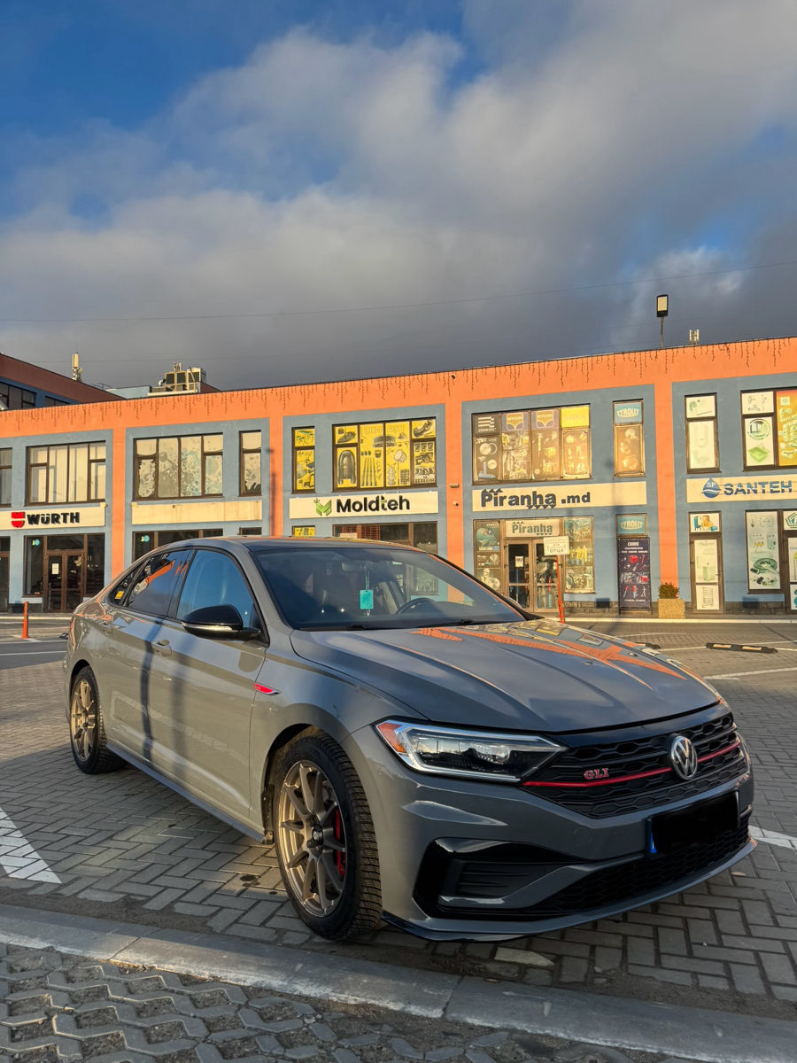 Volkswagen Jetta an. 2019 cu rulaj 100000 km, Benzină, 17490