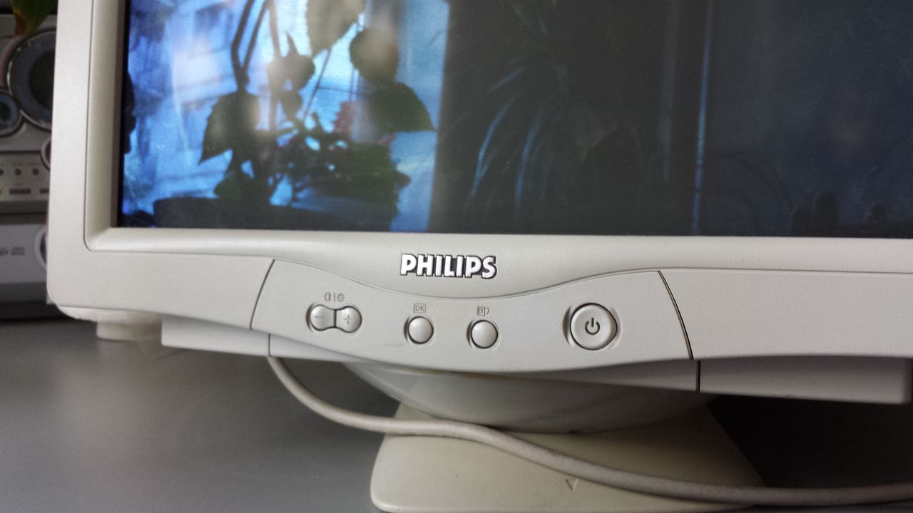 Vând Monitor Philips 107T51 - CRT - 17 inch