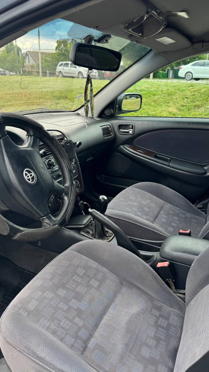 Toyota Avensis an. 2001 cu rulaj 280000 km, Benzină, 2300