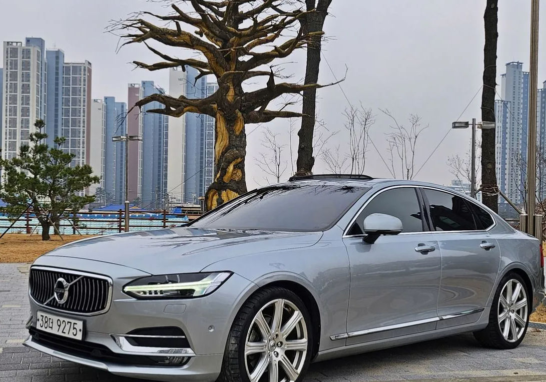 Volvo S90