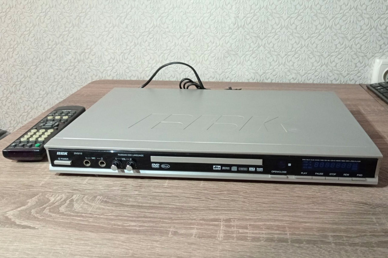 DVD player BBK, модель DV521S.