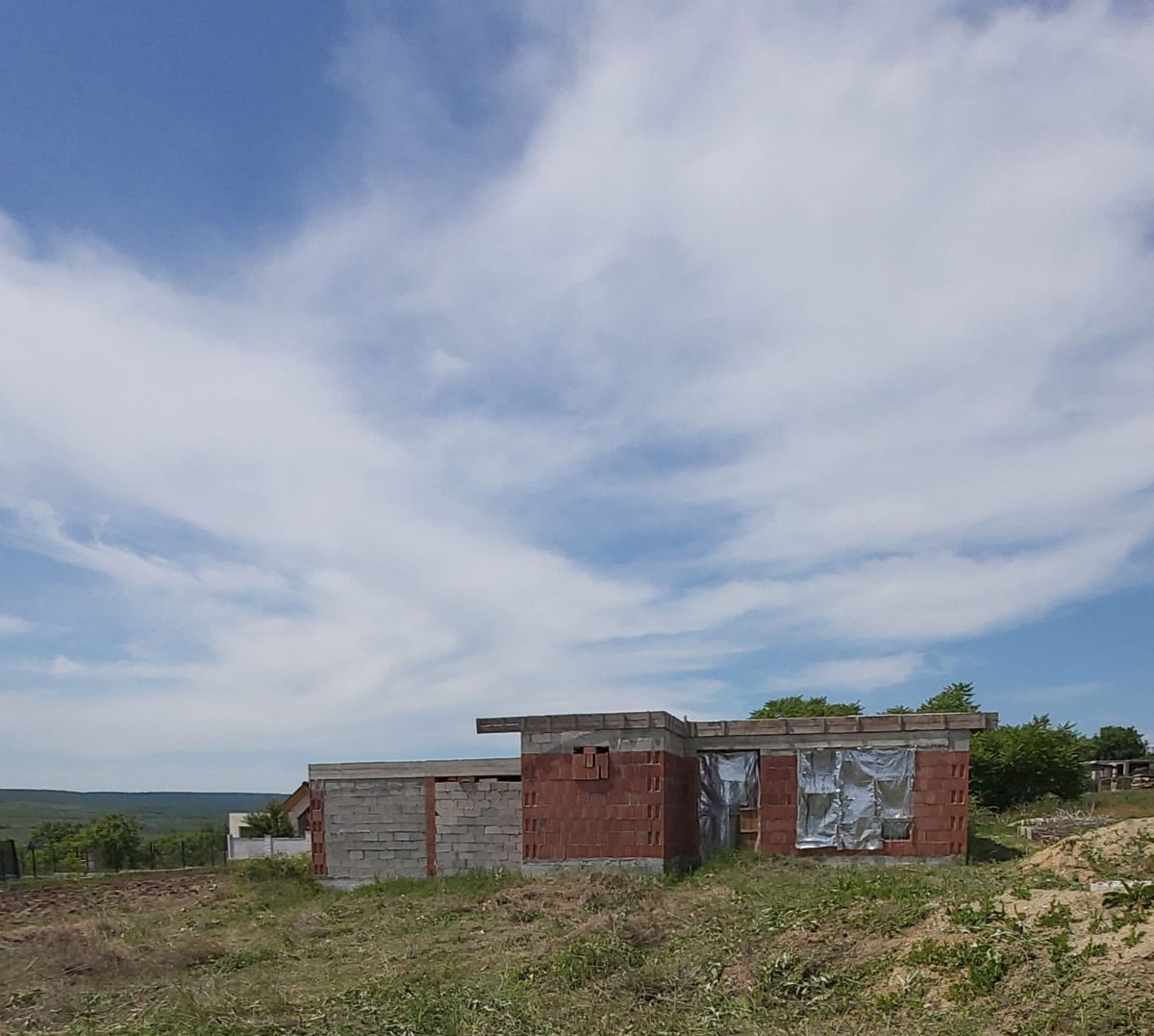 Vând casă nefinisată în satul Suruceni, raionul Ialoveni