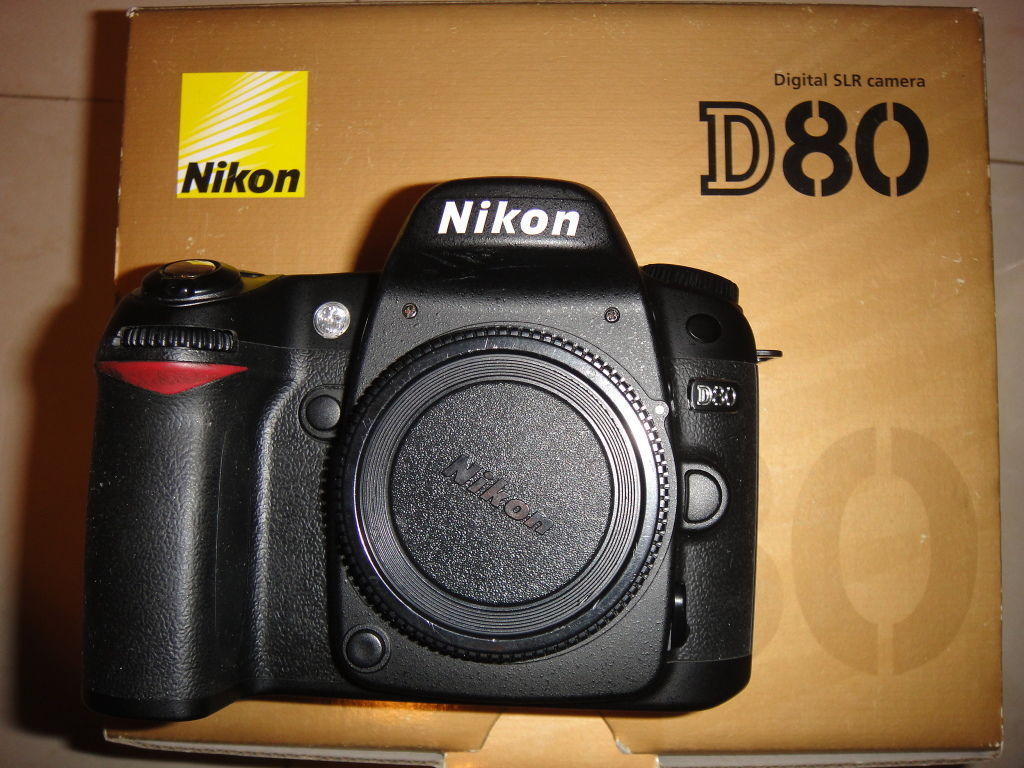 Nikon d80 + 55 200VR Profesional.