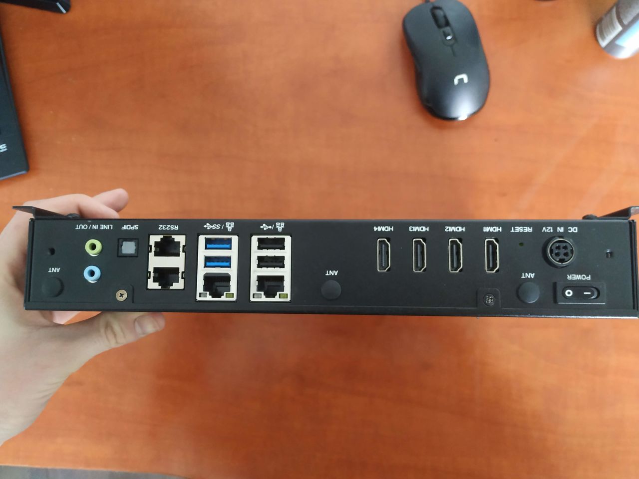 MINI PC(4 HDMI +4 LAN)