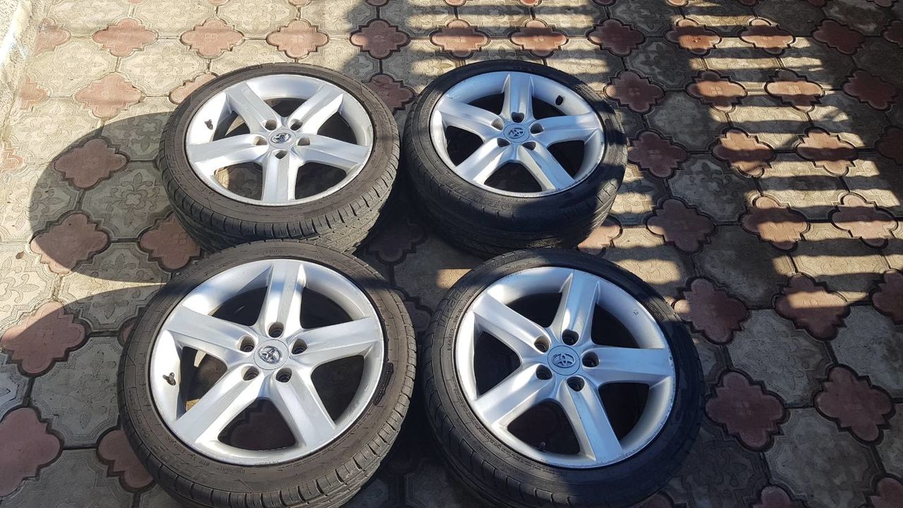 Discuri cu anvelope R17 5/114,3 schimb pe R16 5/114,3 sau vind 250€ Toyota Auris