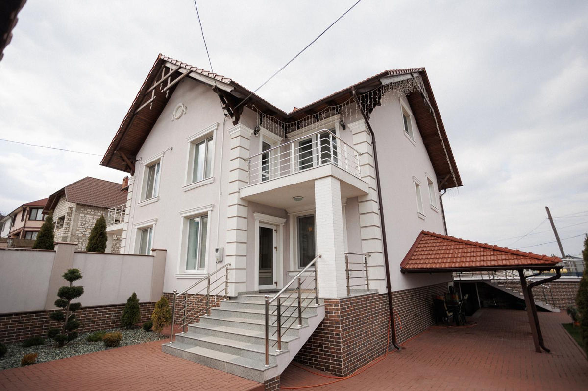 Vând duplex în 3 nivele cu teren de 3.5 ari, reparație euro, Stăuceni!