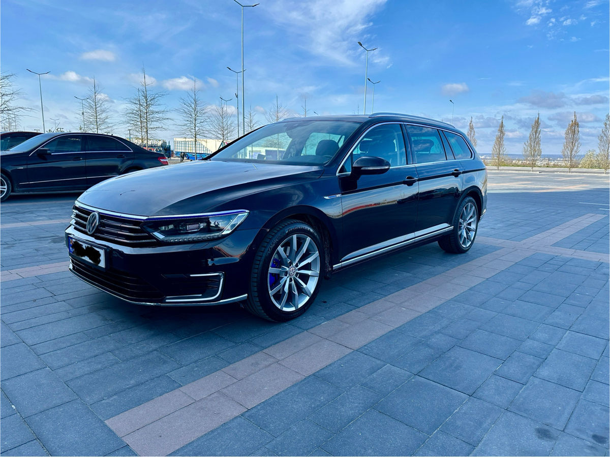 Volkswagen Passat an. 2015 cu rulaj 196000 km, Plug-in Hybrid (benzină ...