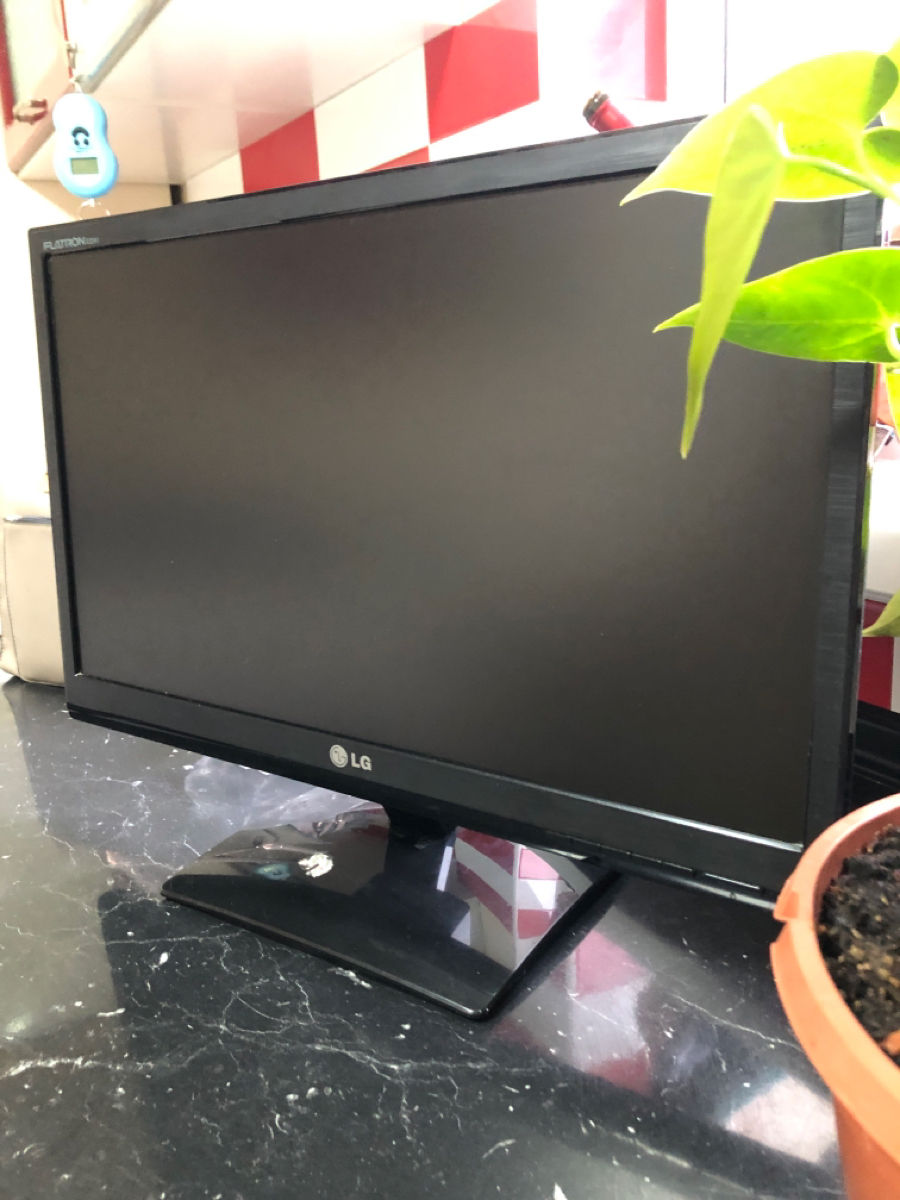 monitor LG E 2241