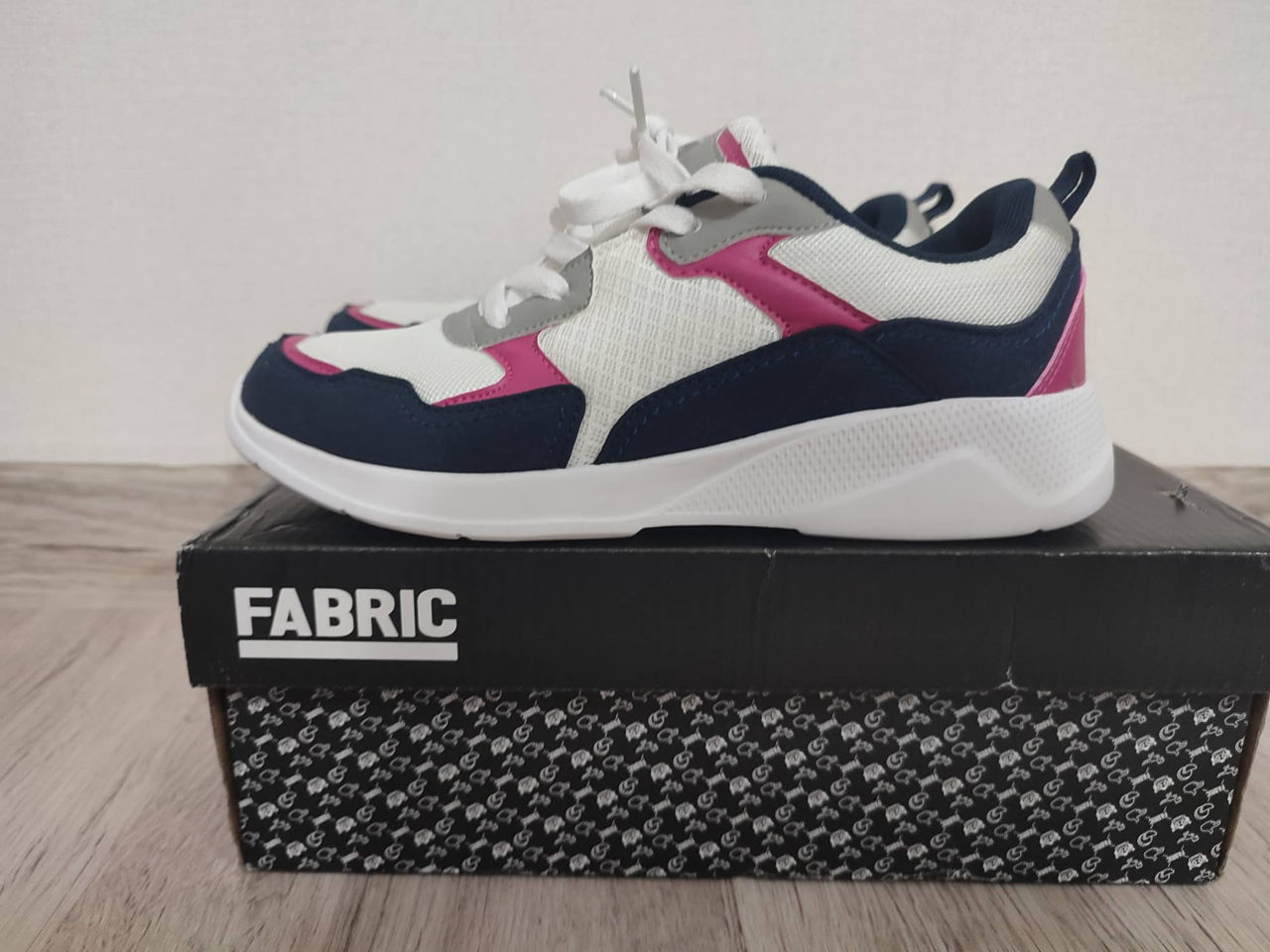 Adidasi noi pentru fetite