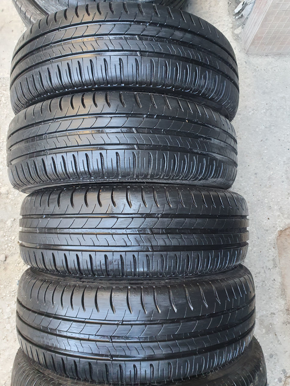 195/65/ R15- Michelin.
