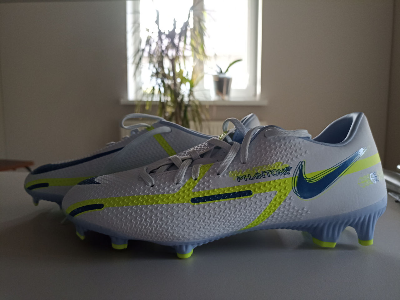 Продаю бутсы Nike Phantome размер 38,5