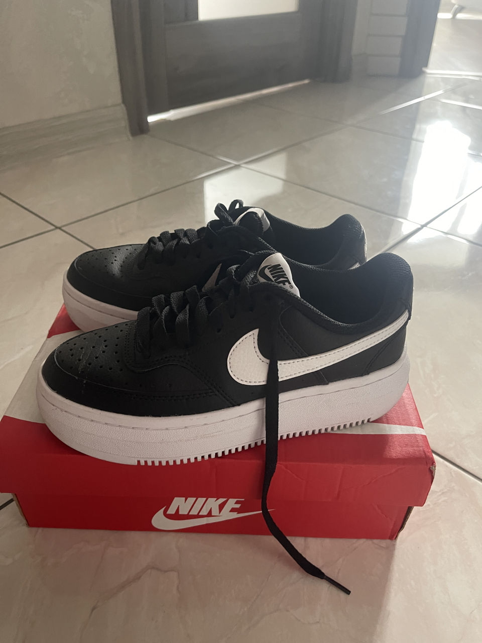 Кроссовки кожаные Nike Новые
