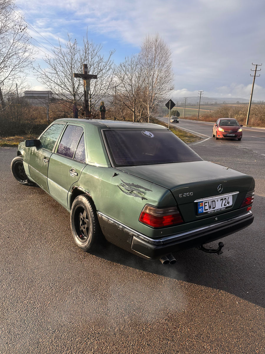 Mercedes E-Class an. 1994 cu rulaj 120485 km, Diesel, 900