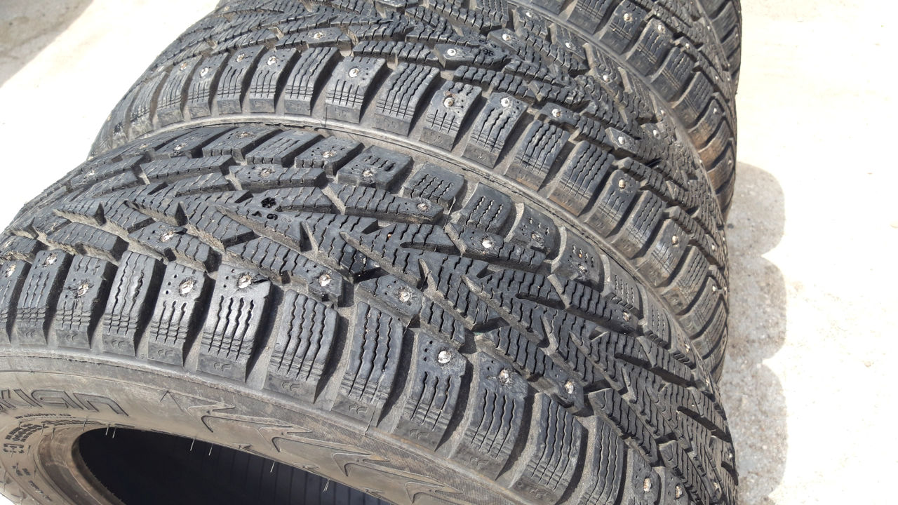 Зимние шины Nokian . 8 - 9 mm