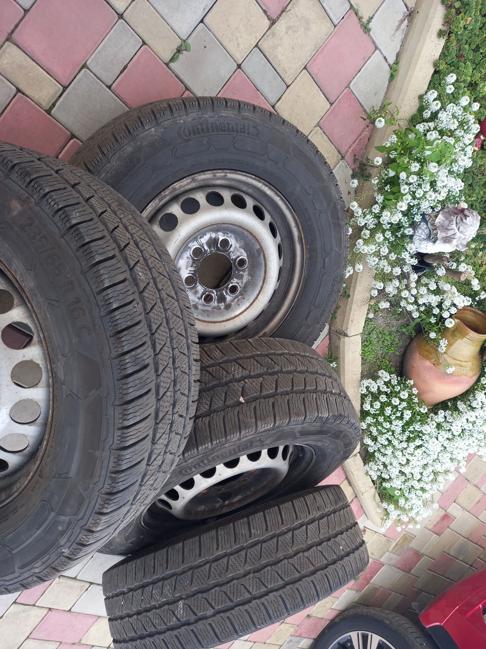 235 65 16c Continental 2020